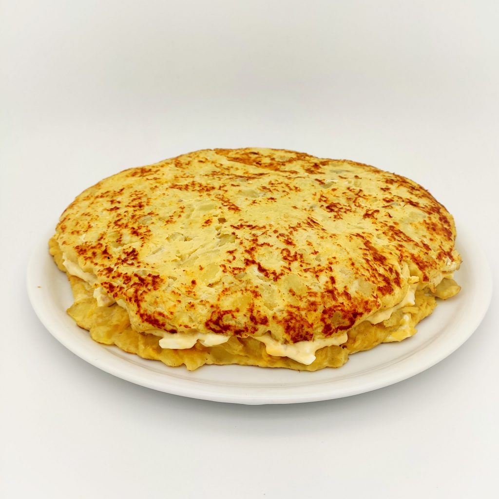 Tortilla rellena de atún con huevo y mayonesa - TodoTortillas Valencia